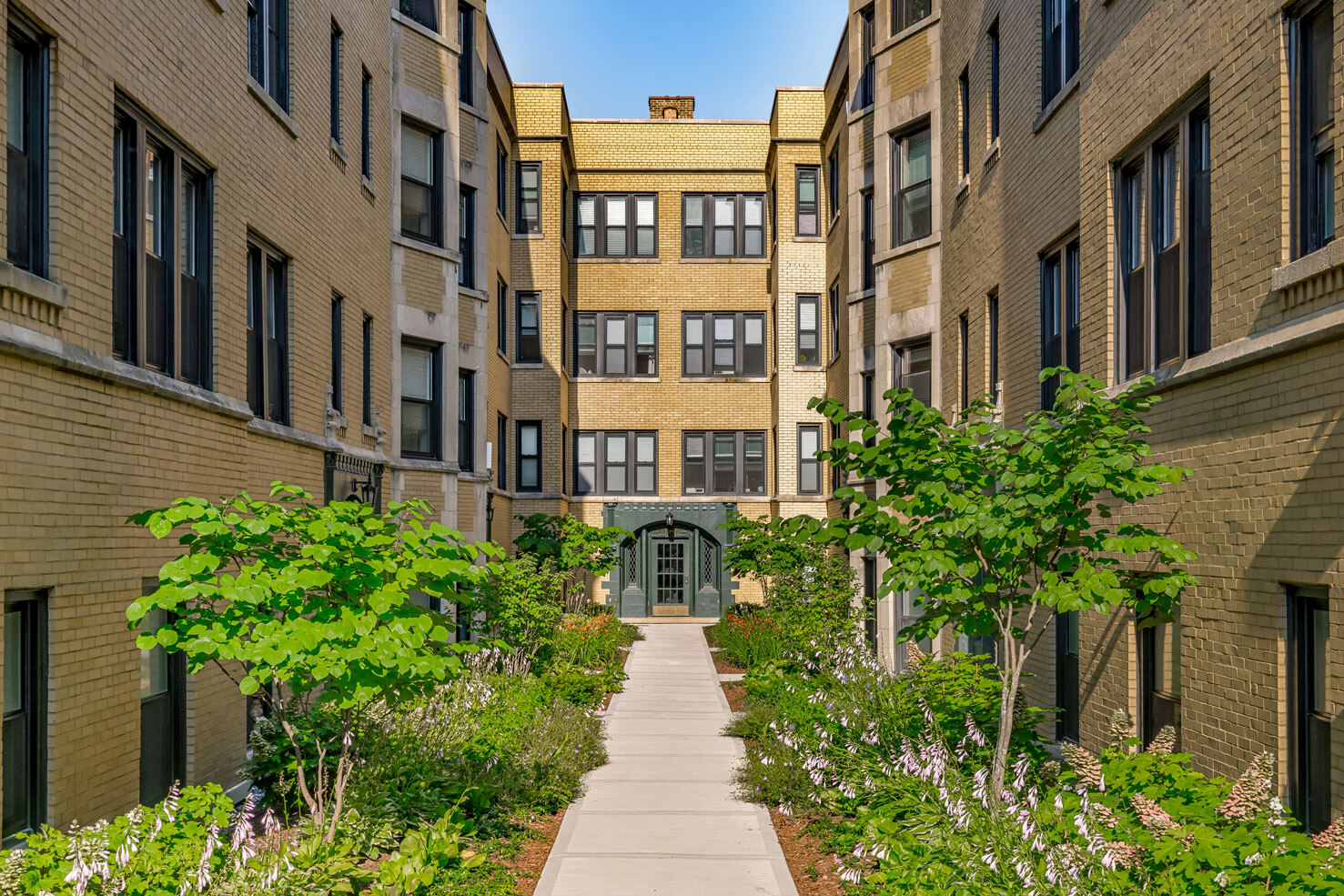 727 W. Briar Pl. – S3 | Supera